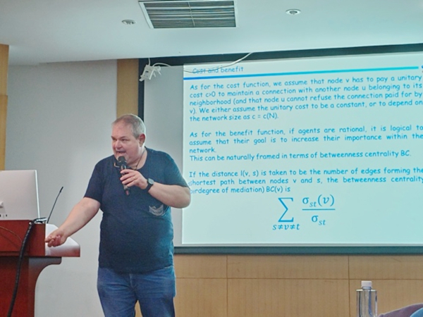大师讲堂·理论物理领域国际专家Stefano Boccaletti教授来访讲学